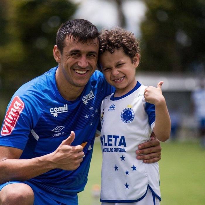 Robinho completa 30 anos e aniversário do filho é combustível para ...